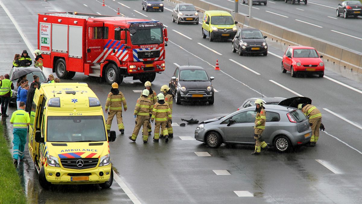 Flinke schade na botsing op snelweg - Omroep Gelderland