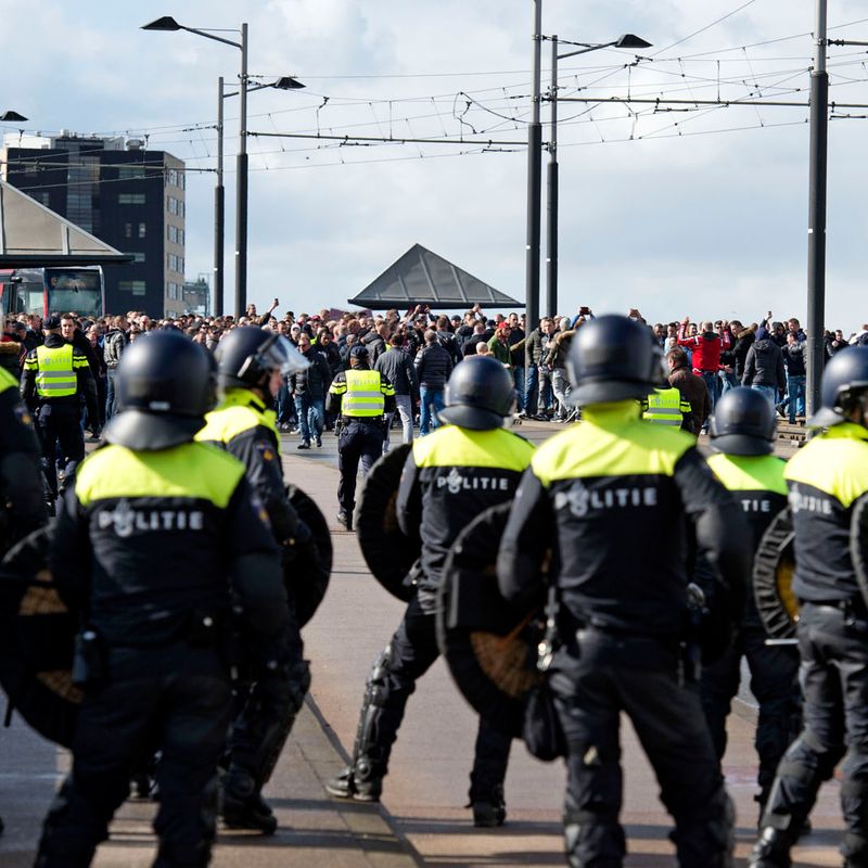 Voorwaardelijke werkstraf voor FC Utrecht-hooligan na rellen - RTV Utrecht