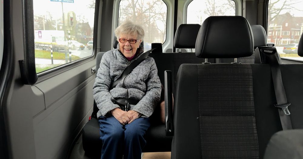 Plusbus start weer met ritten voor ouderen na jaar van stilstand - RTV ...