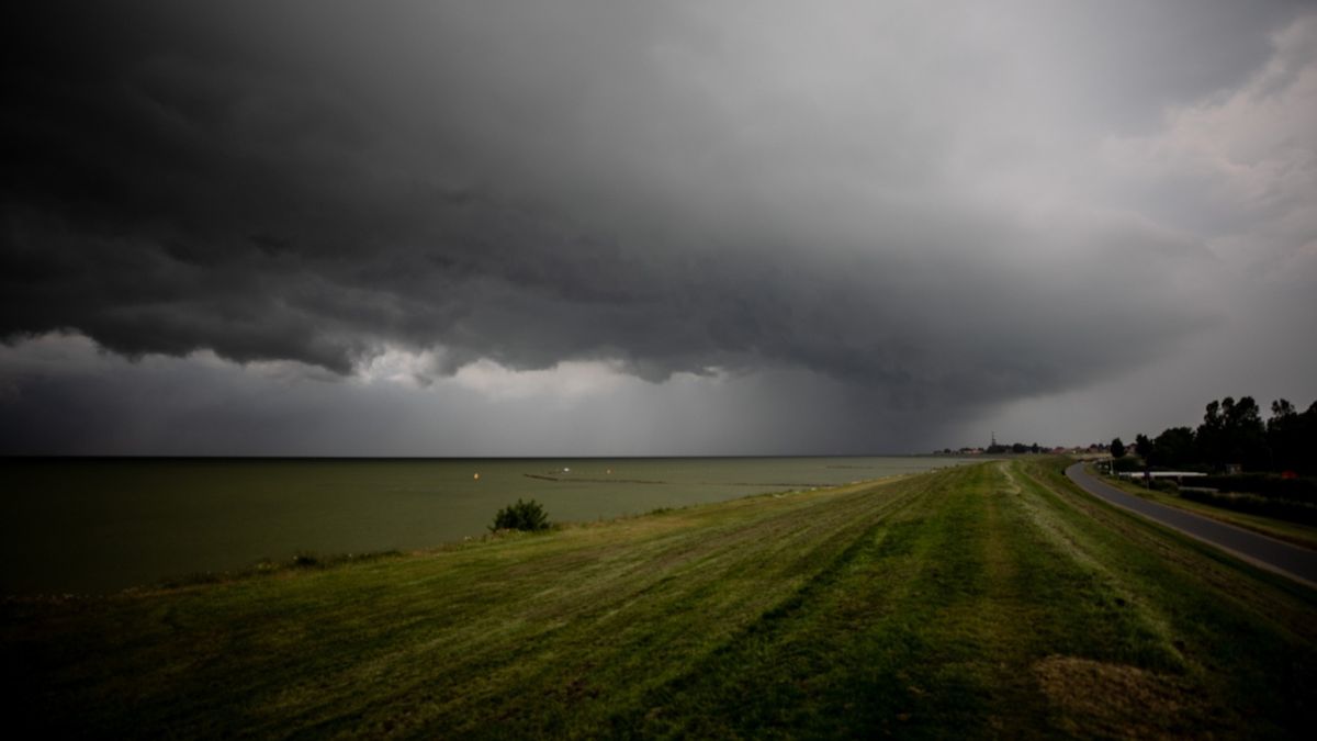 112-nieuws 6 augustus: KNMI waarschuwt voor waterhozen | Trein ontruimd ...