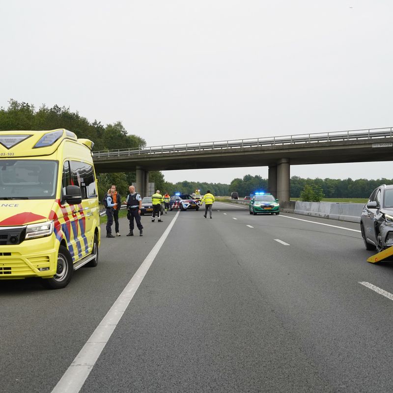 A28 richting Groningen weer open na ongeluk met meerdere voertuigen - RTV Drenthe