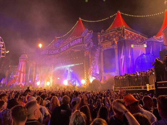 Bekijk de eerste dag van Zwarte Cross • Armin van Buuren sluit af - Omroep Gelderland