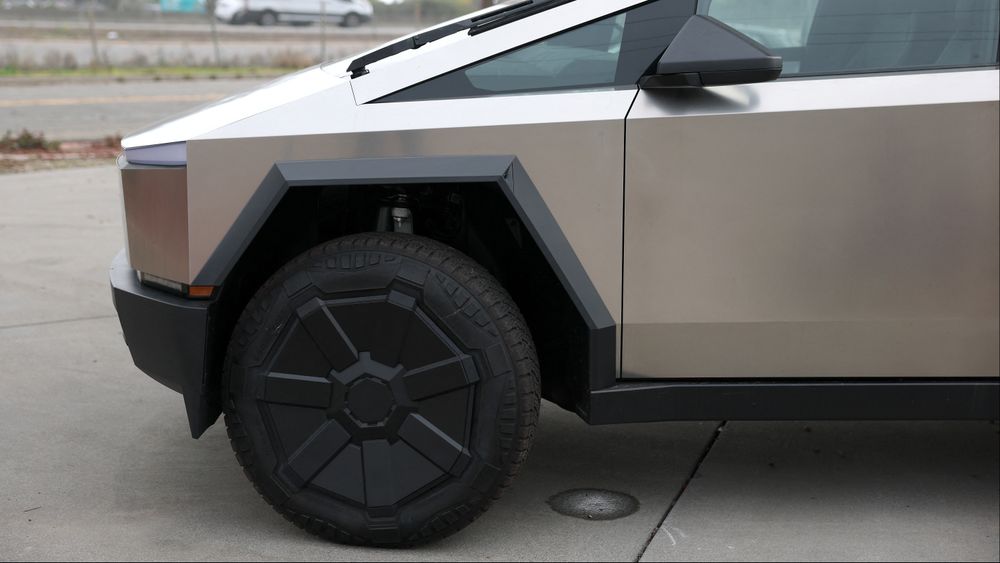 Eerste Tesla Cybertruck rijdt alsnog door Nederland: 'Grijs gebied ...