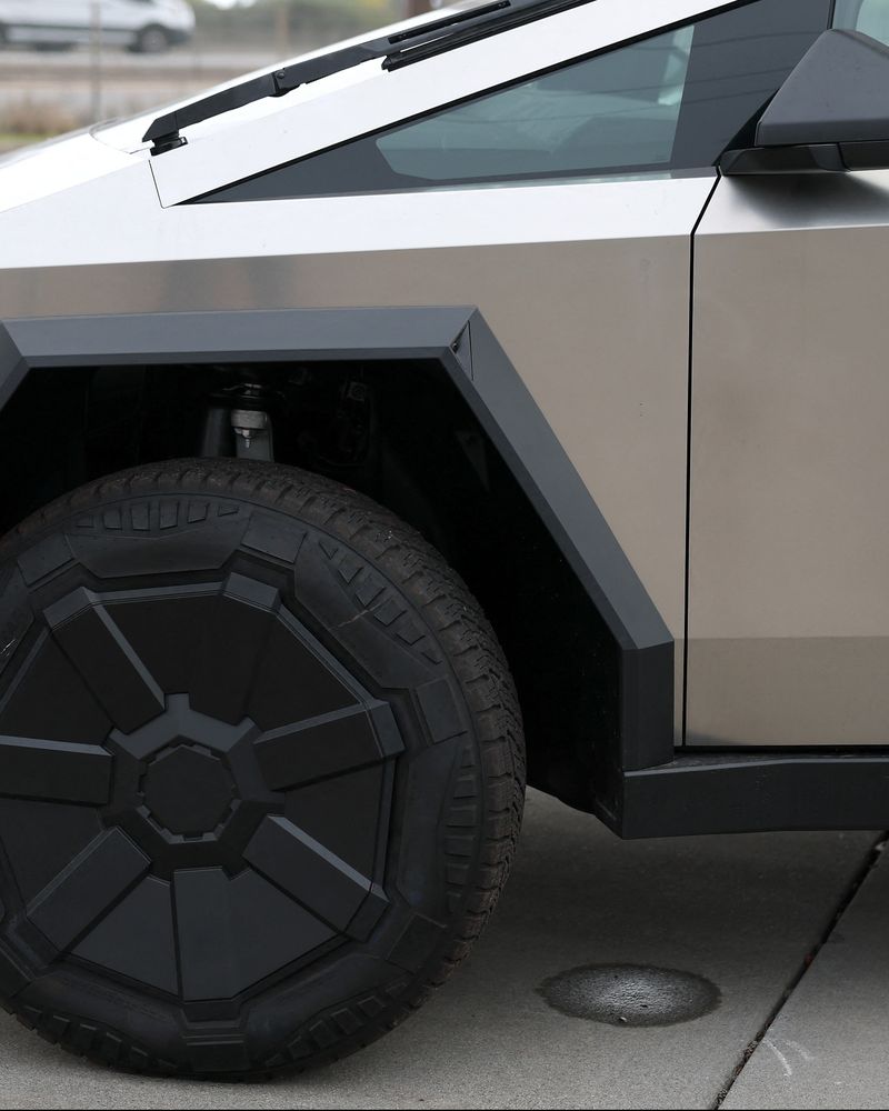 Eerste Tesla Cybertruck rijdt alsnog door Nederland: 'Grijs gebied ...