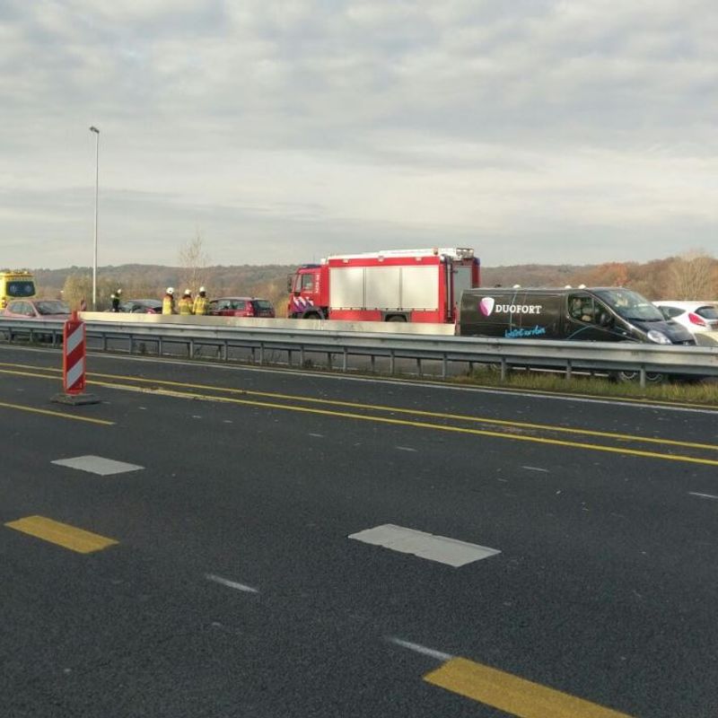 Kettingbotsing met vijf auto's op A348 bij Rheden - Omroep Gelderland