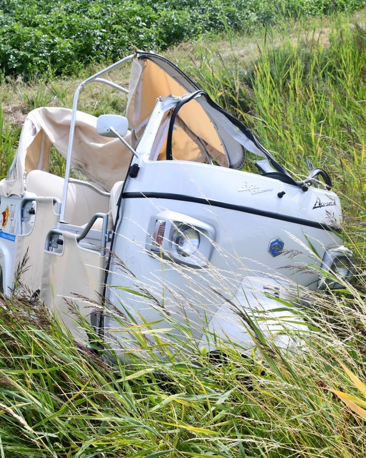 Drie gewonden bij ongeluk met tuktuk - Omroep Zeeland