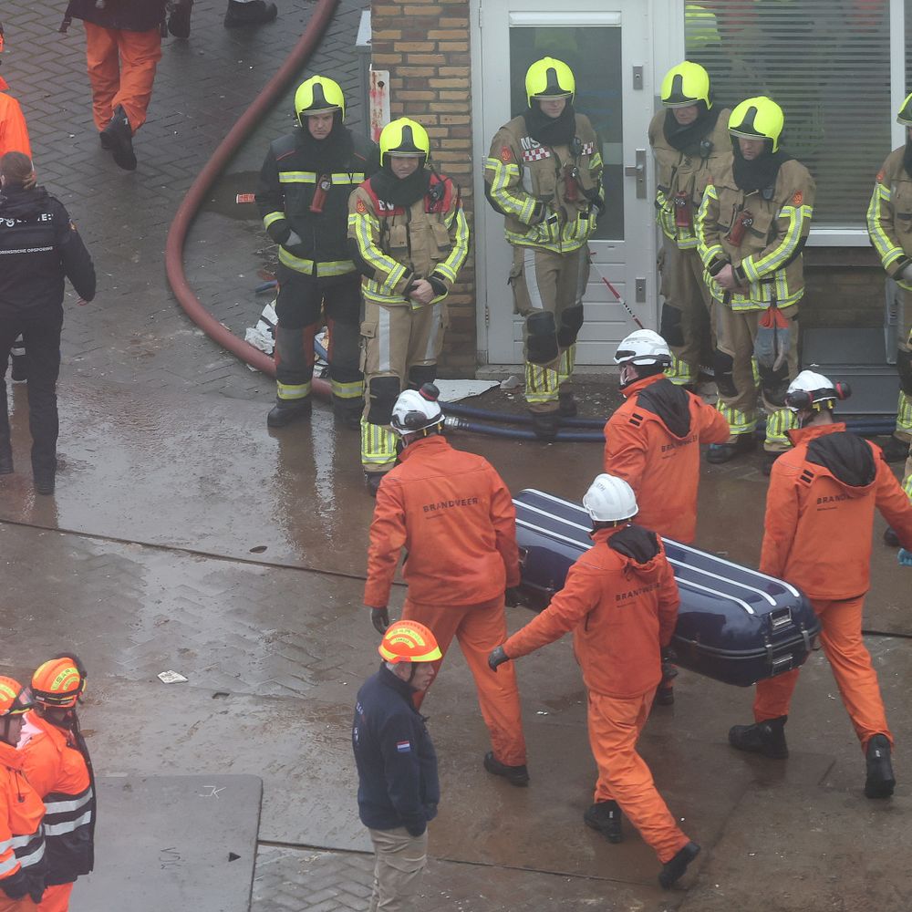 Dode onder puin vandaan gehaald na explosie in Den Haag - Omroep West