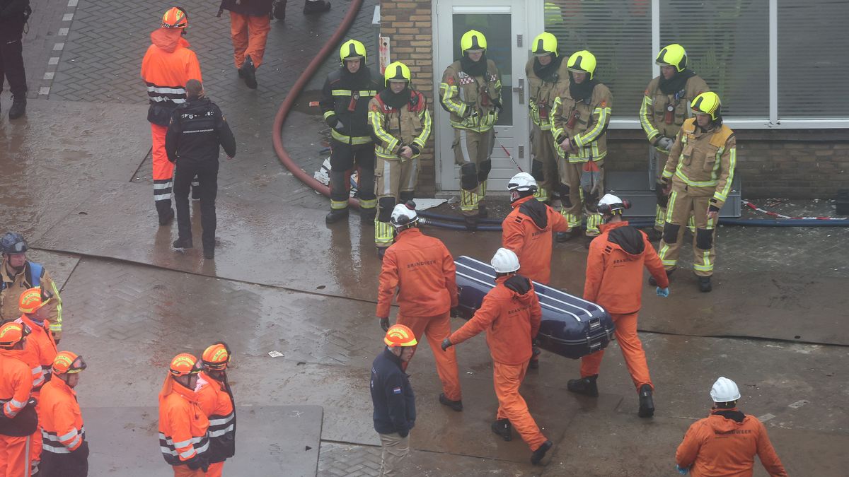 Dode onder puin vandaan gehaald na explosie in Den Haag - Omroep West