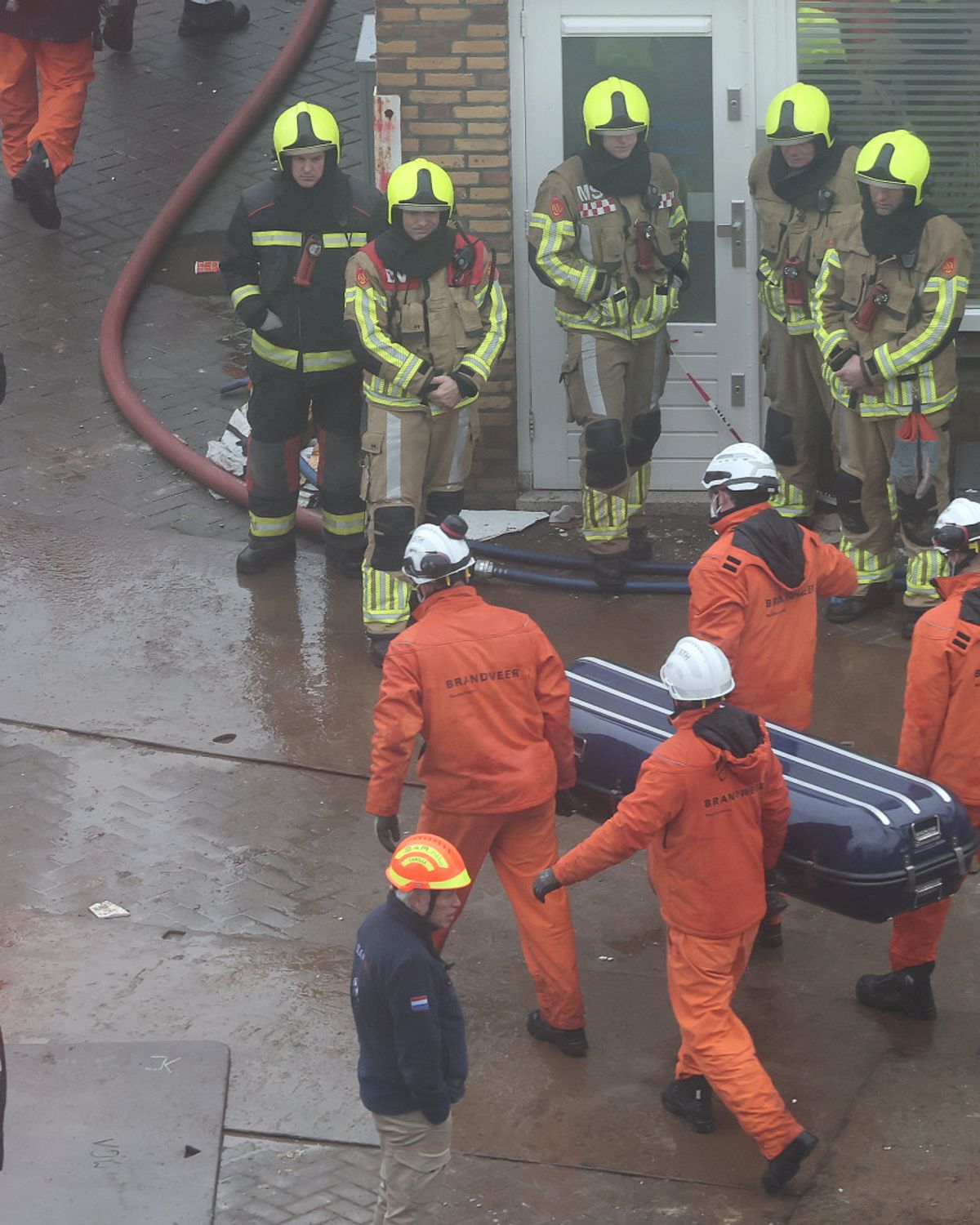 Dode onder puin vandaan gehaald na explosie in Den Haag - Omroep West Dode onder puin vandaan gehaald na explosie in Den Haag - Omroep West