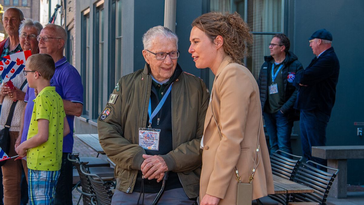 Oorlogsveteraan Jim Parks (100) is weer in Fryslân voor viering 80 jaar ...