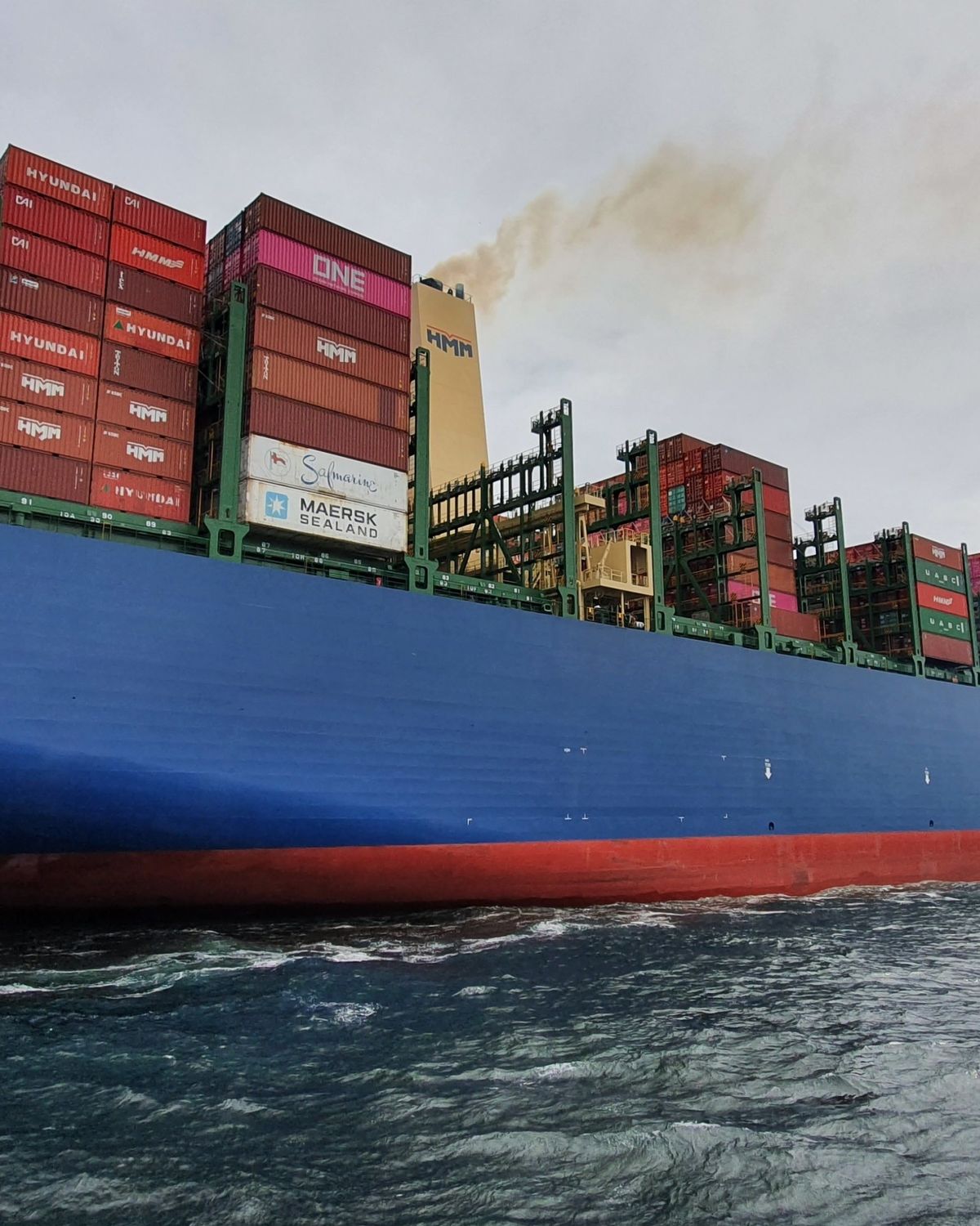 Grootste containerschip rond 17.00 uur op Westerschelde - Omroep Zeeland