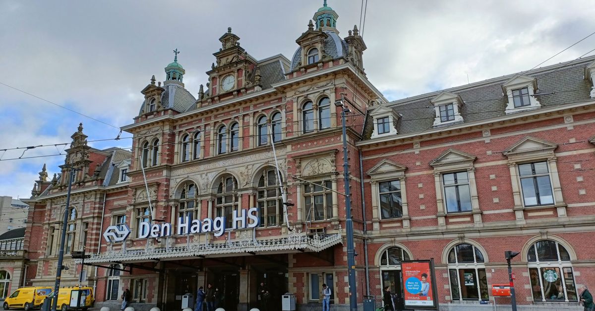 Den Haag Hollands Spoor vernieuwd: nieuwe servicewinkel en supermarkt ...