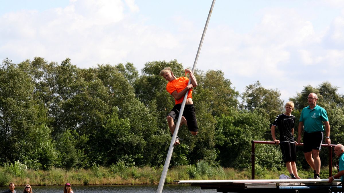 Camera op bestelling: Fierljeppen in Weiteveen - RTV Drenthe