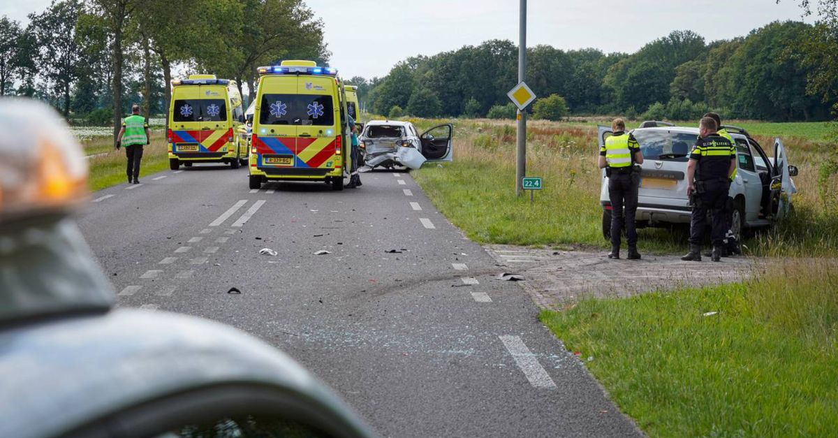 Vier gewonden door ongeluk bij Bunne, N386 afgesloten - RTV Drenthe Vier gewonden door ongeluk bij Bunne, N386 afgesloten - RTV Drenthe