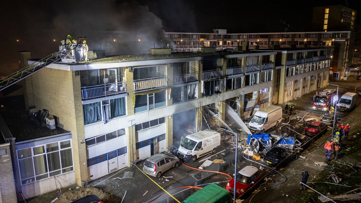 Brandweer: drie vermisten na explosie appartementencomplex Rotterdam ...