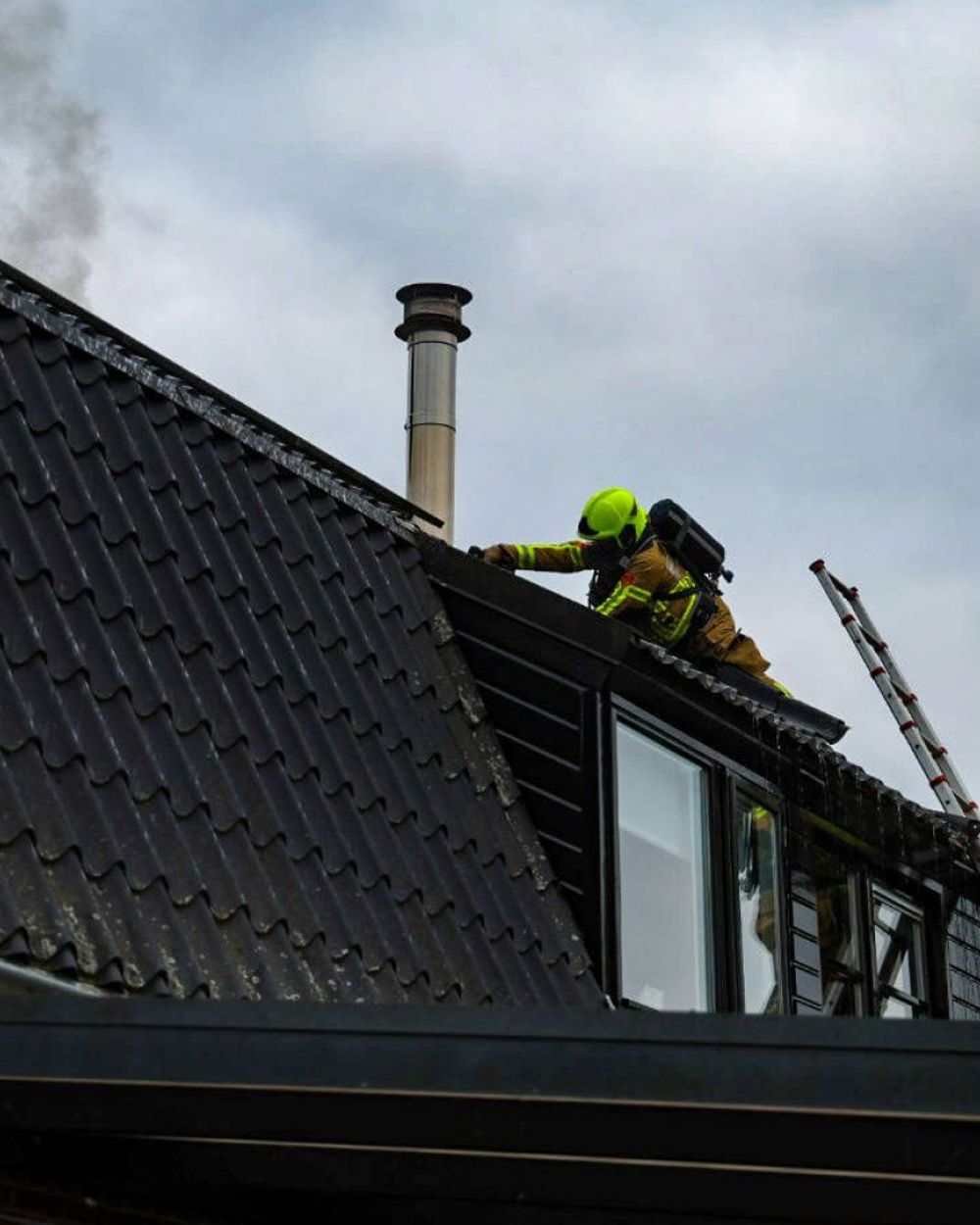 Persoon te water in Arnhem • schade door woningbrand - Omroep Gelderland