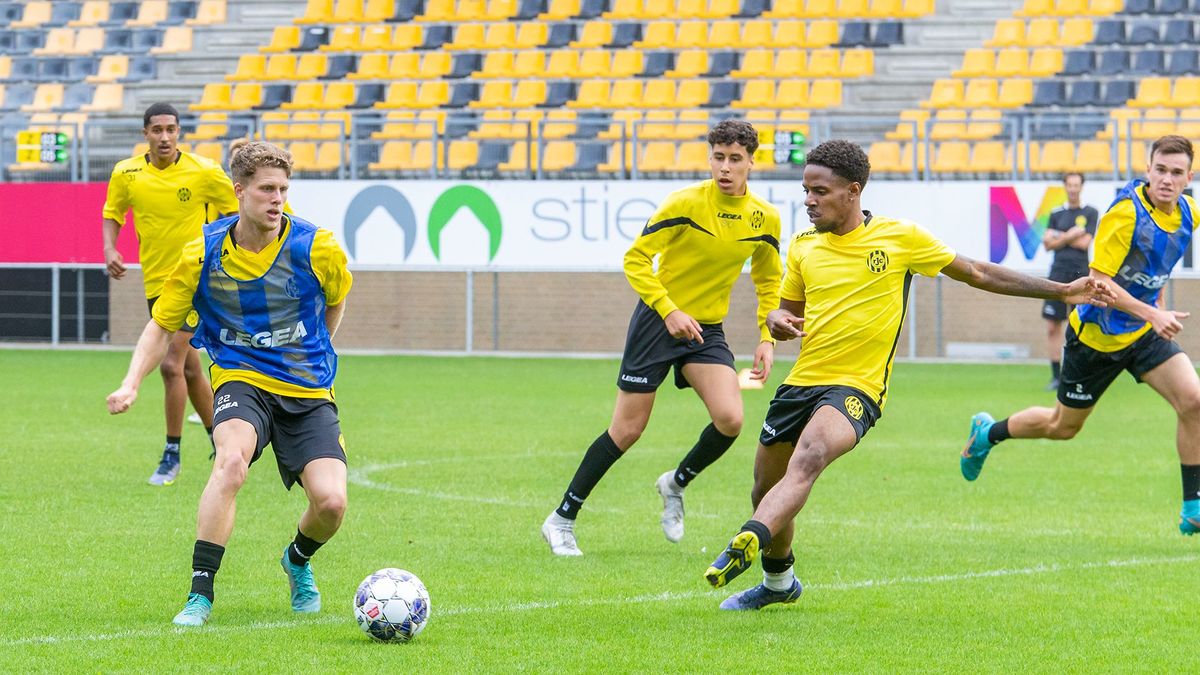 Roda JC: 21 spelers op veld, versterking komt van tribune - L1 Nieuws