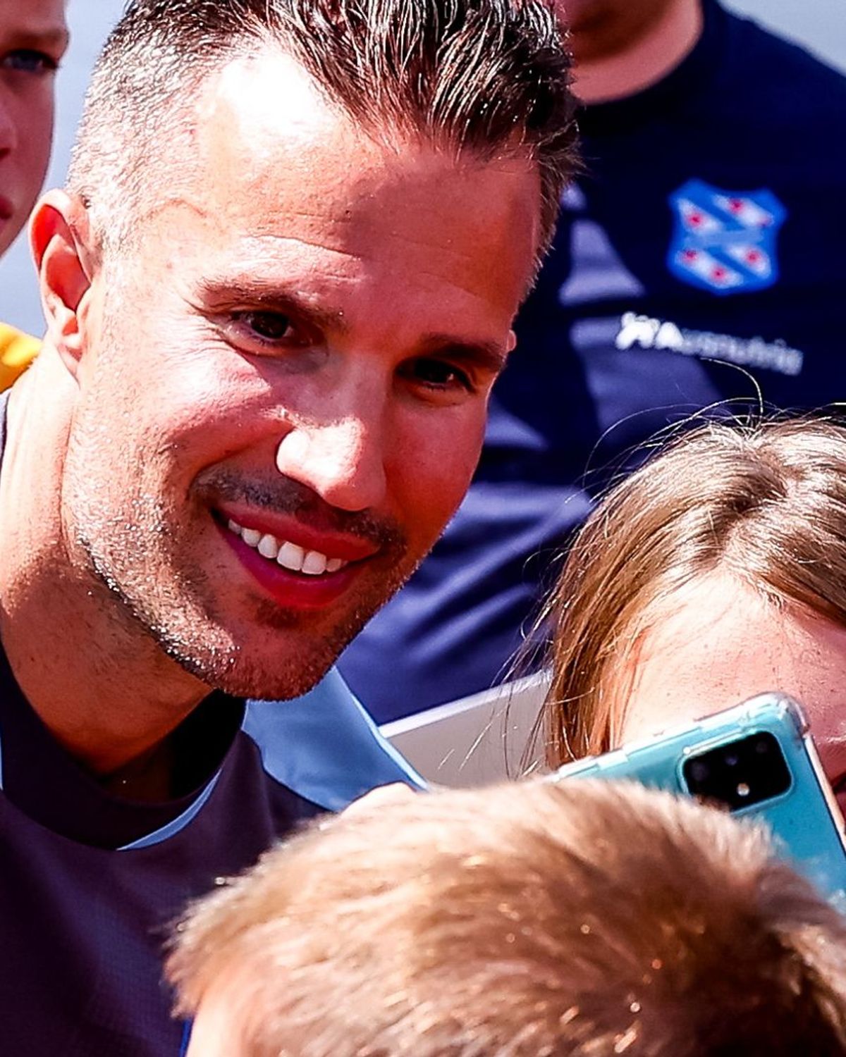 Van Persie op eerste training Heerenveen: "Ik roep iedereen op een ...