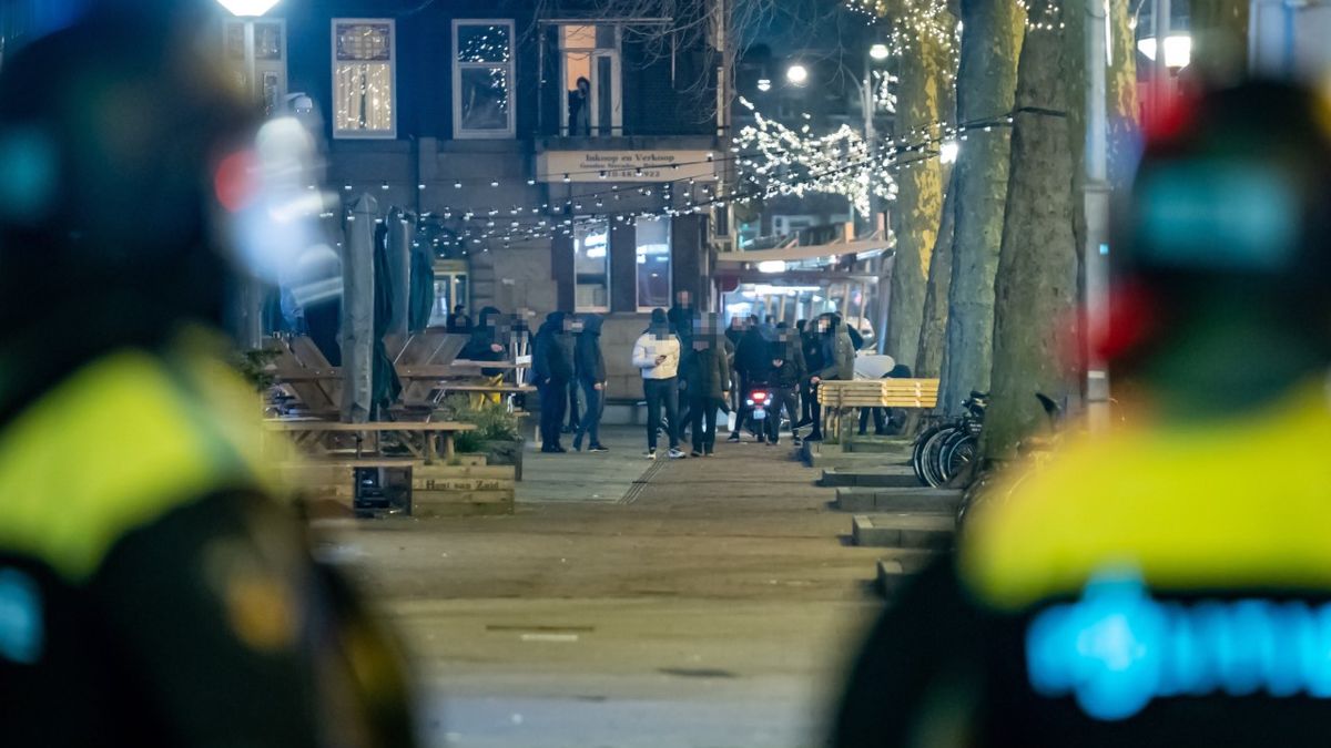 VIDEO: Jongeren rellen op Rotterdam-Zuid; waterkanon en traangas ...
