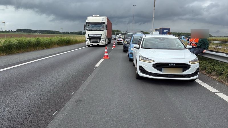 File door ongeluk op snelweg tijdens loeidrukke avondspits - Rijnmond