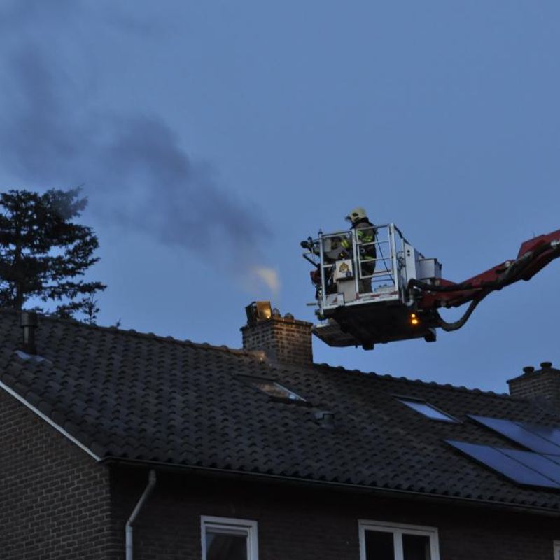 Zo voorkom én bestrijd je een schoorsteenbrand: 5 tips van de brandweer ... Zo voorkom én bestrijd je een schoorsteenbrand: 5 tips van de brandweer ...