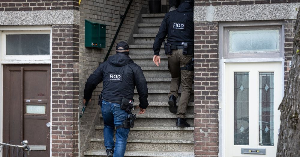 Grote witwaszaak: 3 aanhoudingen en 4 miljoen aan contant geld - Rijnmond