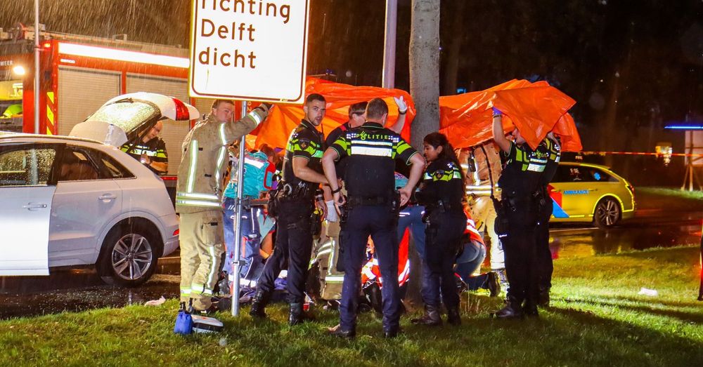 112-nieuws: Automobilist zwaar gewond na eenzijdig ongeluk Rotterdam-West I Politie arresteert ...