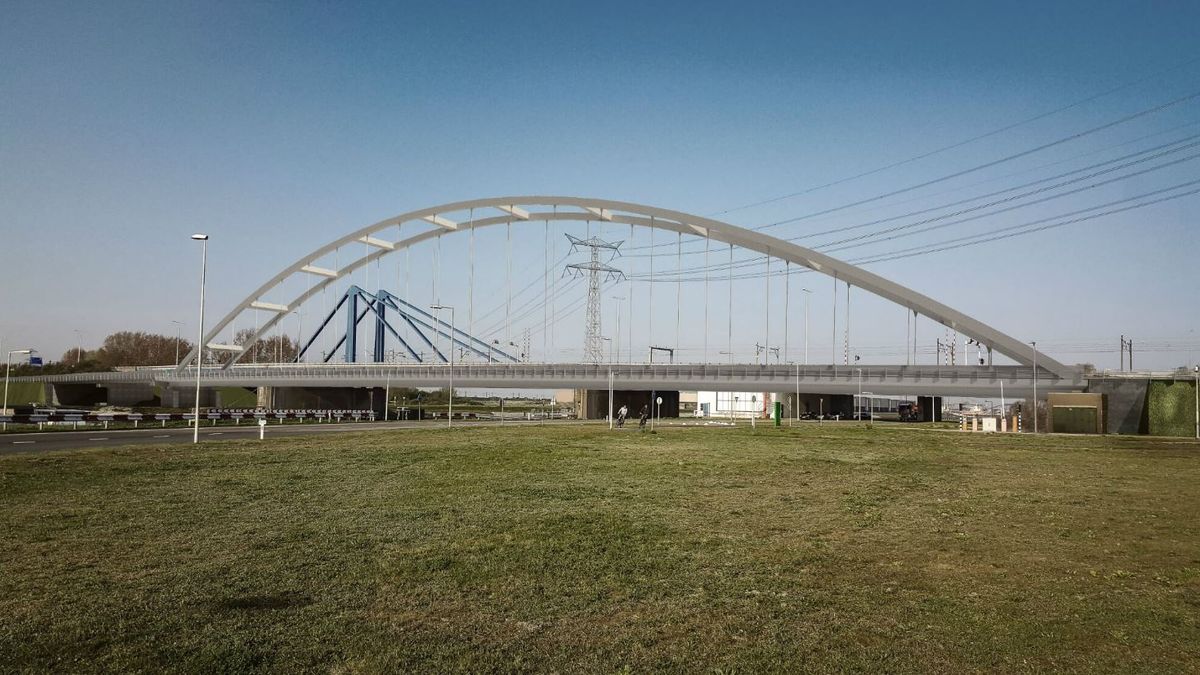 Werkzaamheden voor tijdelijke Suurhoffbrug (A15) van start - Rijnmond