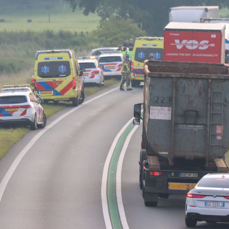 Dode bij ongeluk op N35 bij Enschede, weg dicht in beide richtingen - Oost