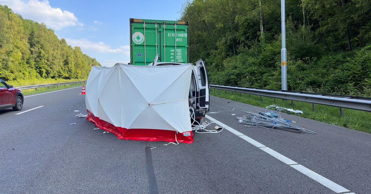 Ernstig ongeval op A76, snelweg richting Duitsland dicht - L1 Nieuws