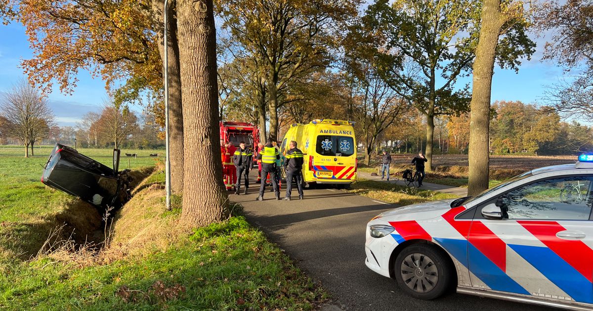 Gewonde bij botsing tussen auto en vrachtwagen in Nieuw-Roden - RTV Drenthe