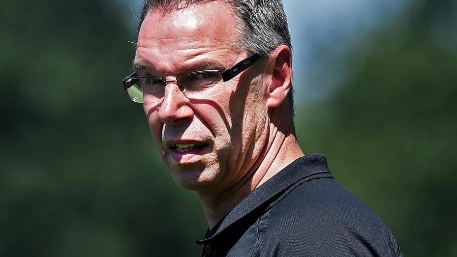 Scheidsrechter doet aangifte van mishandeling, supporter geschorst ...