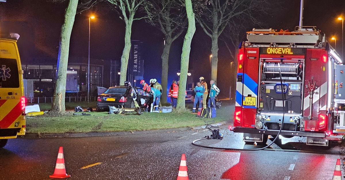 Twee gewonden bij ongeluk met auto in Emmen - RTV Drenthe