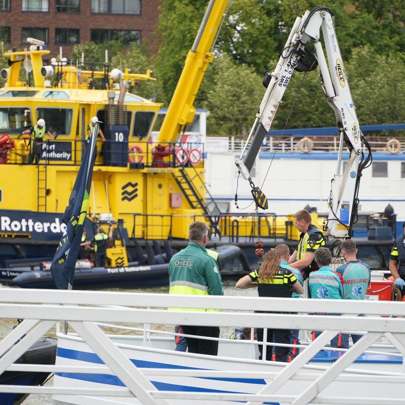 112-Nieuws: Lichaam aangetroffen in Rotterdamse Koningshaven | Wielrenner zwaargewond na ...
