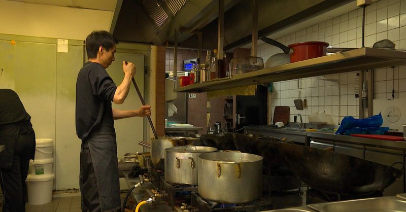 Geen kok, geen wok: 'Ik ben wel bang voor McNoodles uit de magnetron ...