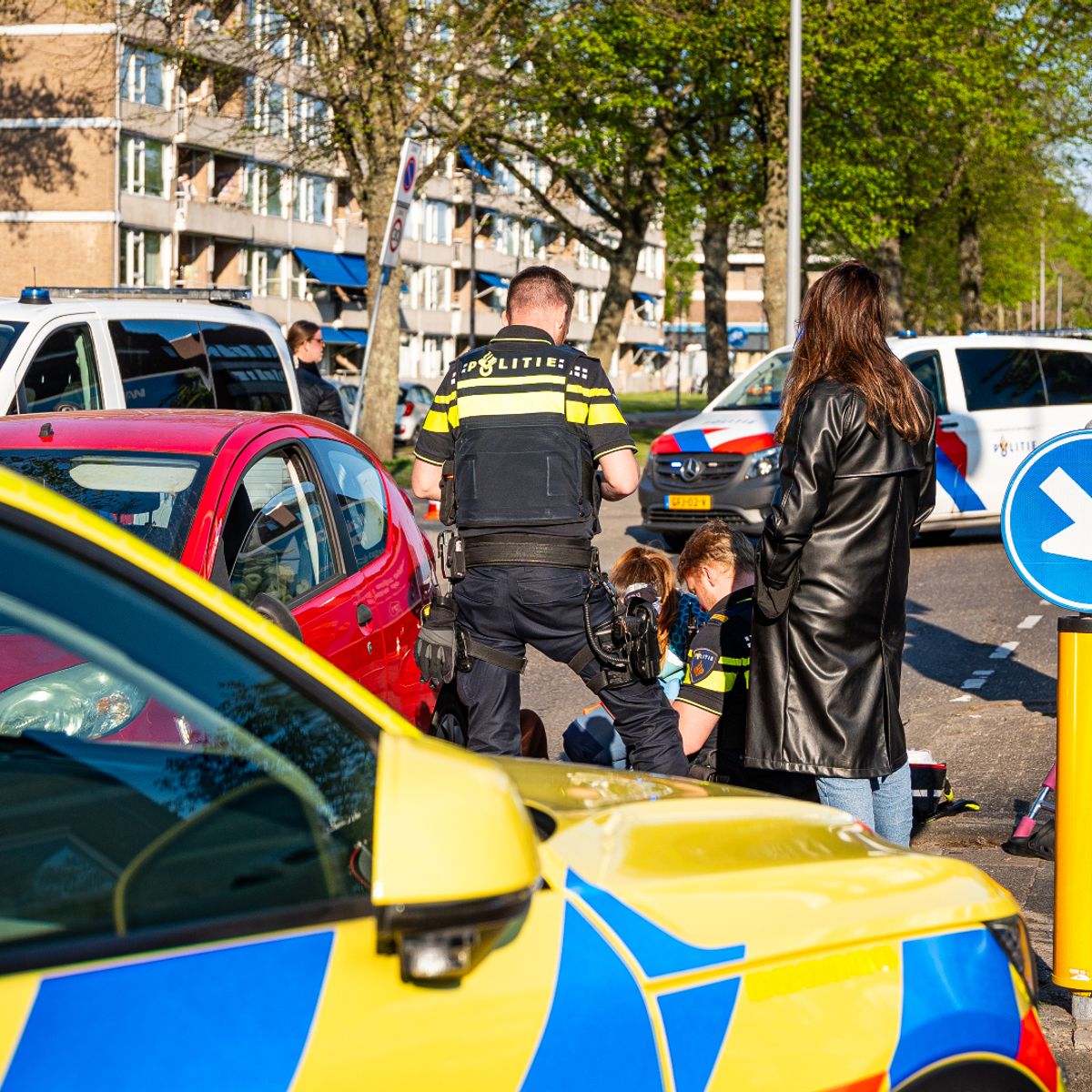 Vrouw gewond bij aanrijding op zebrapad | Kind uit boom gered door brandweer - Rijnmond