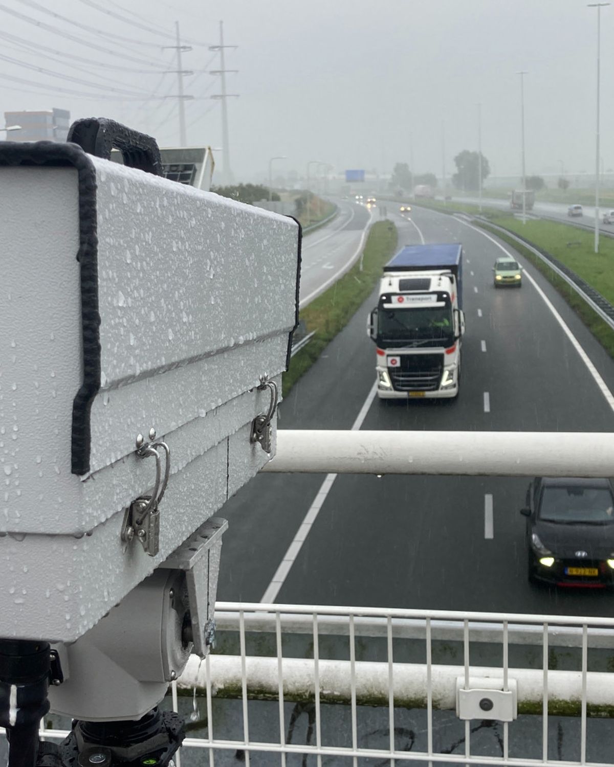 Ben jij een fanatieke beller of apper achter het stuur? Deze camera ...
