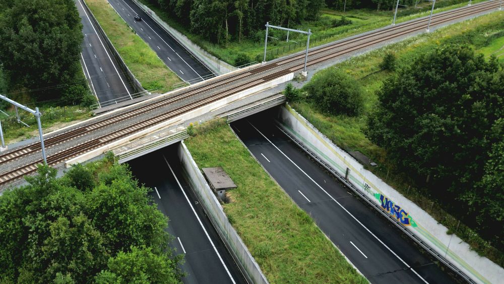 A28 dagenlang deels dicht door vorst: 'Niet tegenop te strooien' - RTV ...