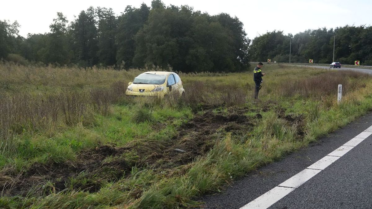 Vierde keer deze week dat hier een auto uit de bocht vliegt - Omroep ...