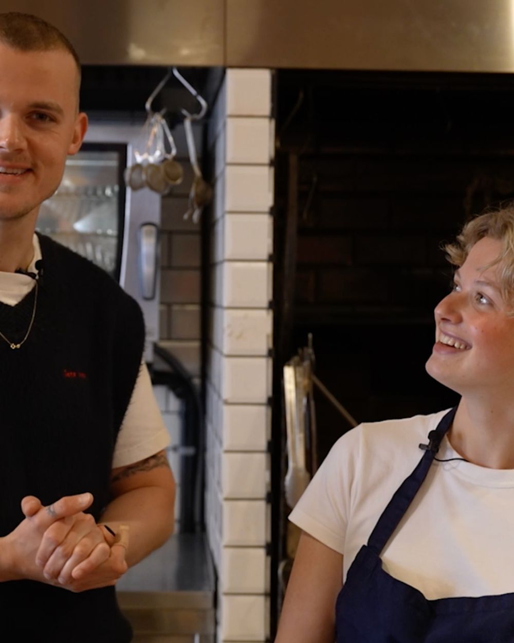 Lotte (24) is souschef bij dit Rotterdamse restaurant en maakt een vegetarische variant op de ...