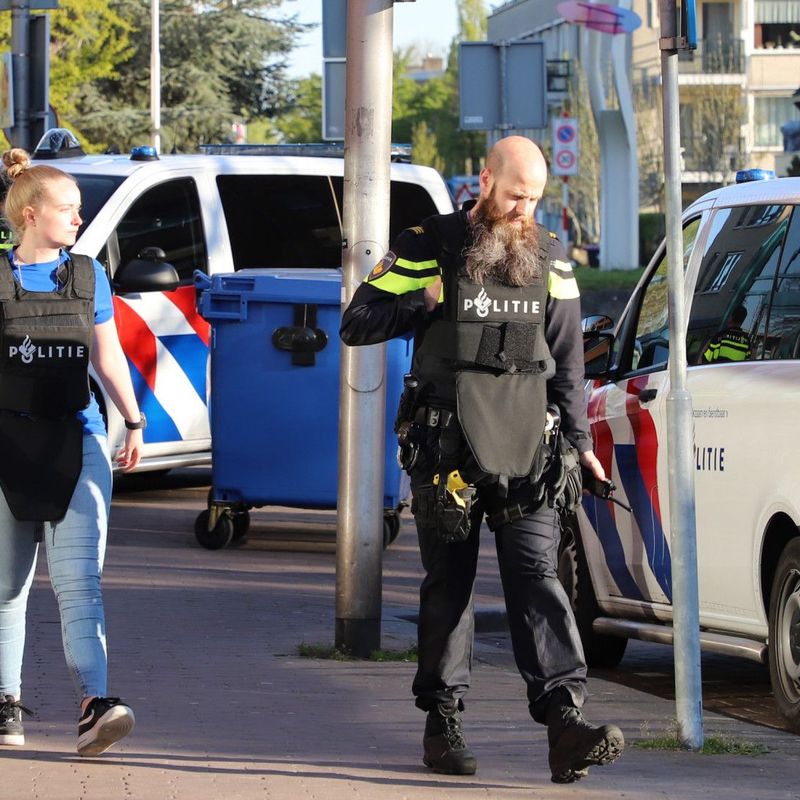 Overvaller dreigt met steekwapen bij Albert Heijn in Pijnacker - Omroep ...