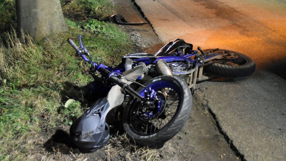 Bromfietser (16) ernstig gewond na botsing met auto - Omroep Gelderland