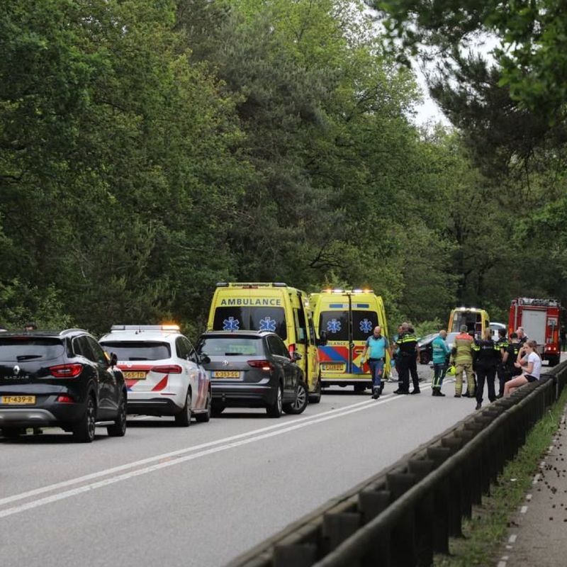 Meerdere gewonden bij botsing tussen auto en vrachtwagen - Omroep Gelderland