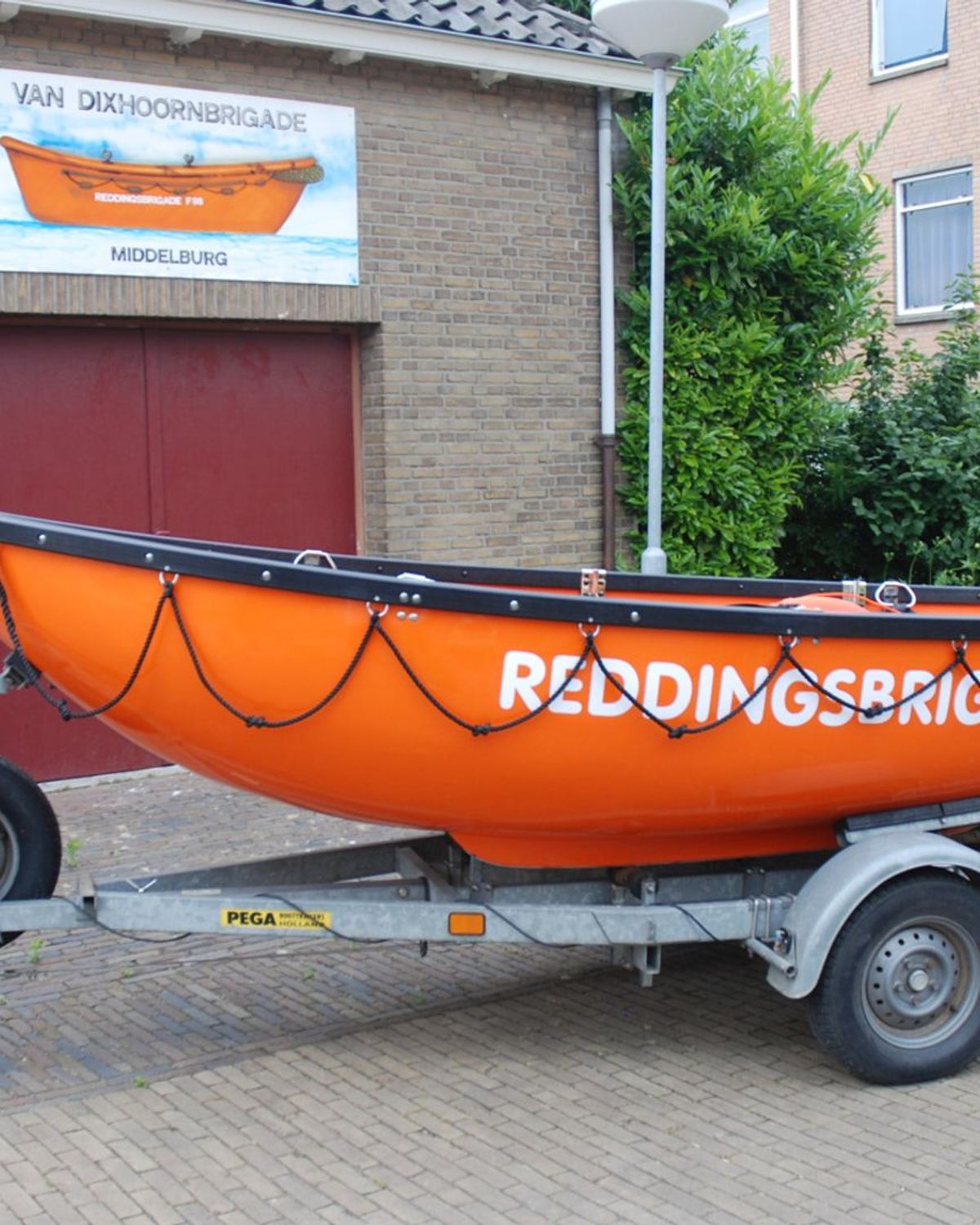 Middelburgse reddingsbrigade levert reddingsboot voor Oekraïne - Omroep ...