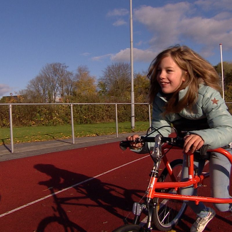 Janna is blij dat ze heel hard kan rennen (video) - Omroep Zeeland