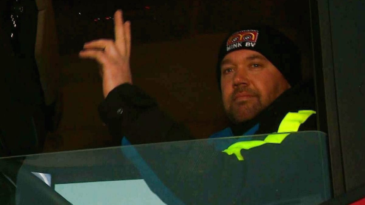 Melkrijder Arjen is ook bij code oranje de hele dag onderweg - Omrop ...