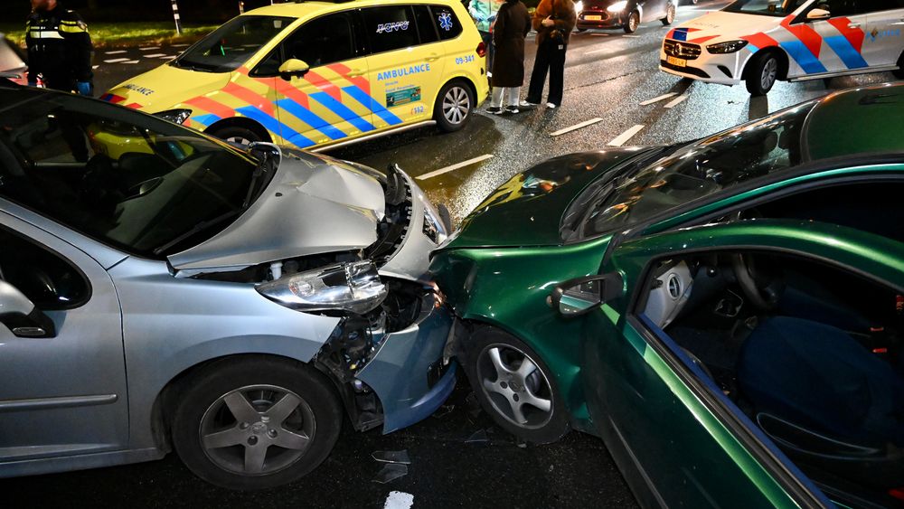 112-nieuws: Auto's botsen op elkaar in Nieuwegein | Treinverkeer ...