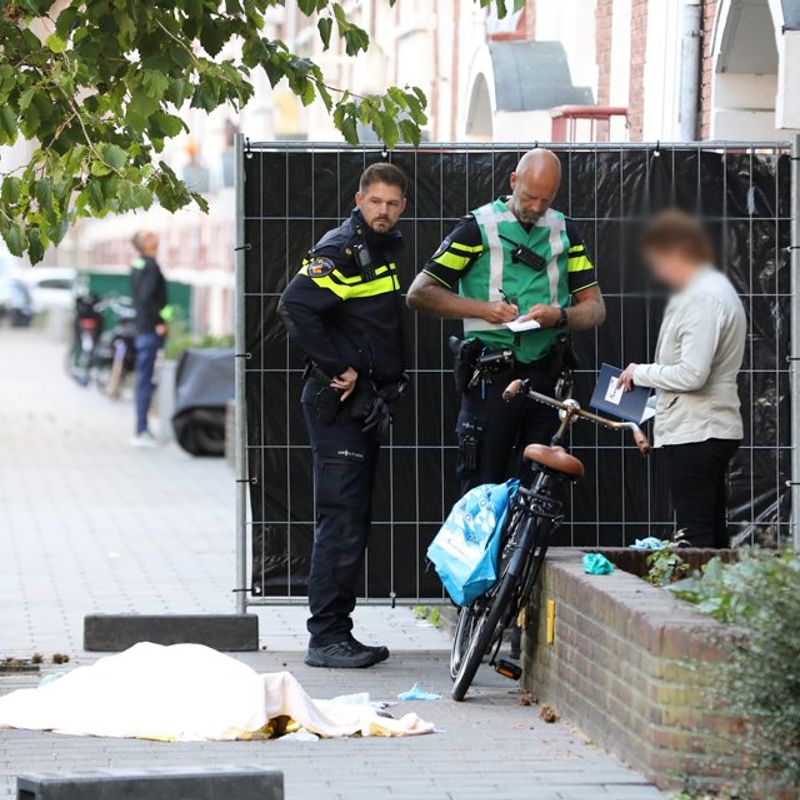 Dode vrouw op straat niet door misdrijf overleden - Omroep West