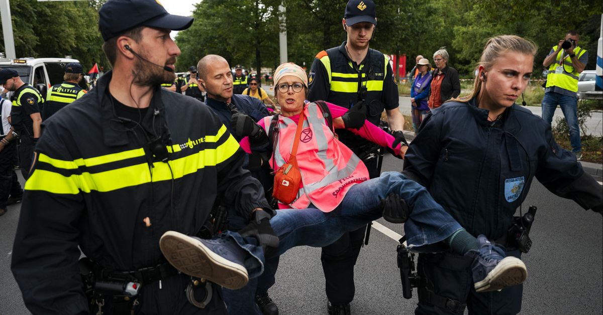 Extinction Rebellion kondigt nieuwe reeks A12-blokkades aan - Omroep West