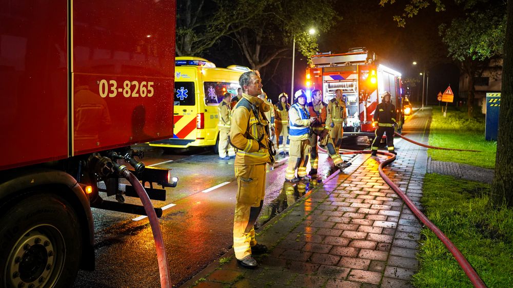 Brandweer ontruimt deel azc Assen door brand, tientallen bewoners naar ...
